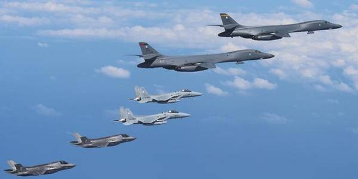 美军B1轰炸机和F35战机挂弹突现：距东北30分钟路程_手机新浪网