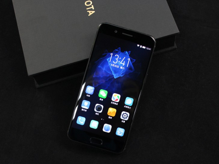 两面手机/一样的精彩 YotaPhone YOTA 3评测体验