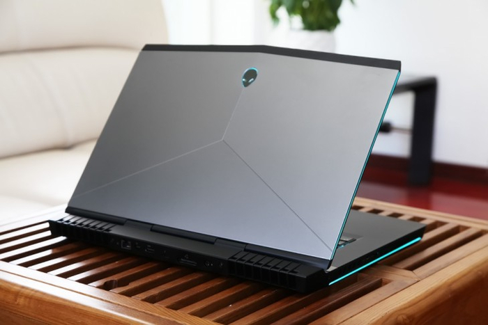 打造游戏本颜值新高度 Alienware 15 R3游戏本评测