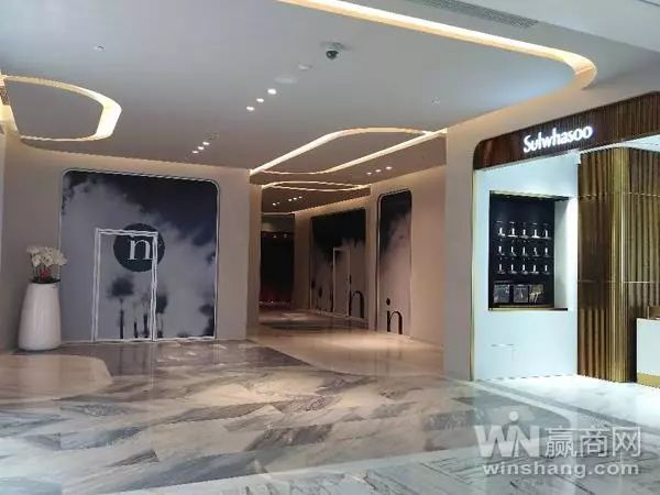 成都银泰中心in99开业一年了，一楼仅开了9家店？__财经头条__新浪财经