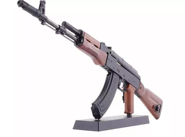 想深入了解95步枪吗？这款精致枪模能满足你的欲望