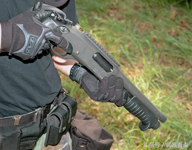 军事丨雷明顿870系列中最新型的，模块化战斗霰弹枪