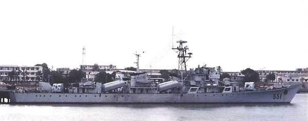 替换老旧护卫舰的053H，依然摆脱不了大号导弹艇的模样_手机新浪网