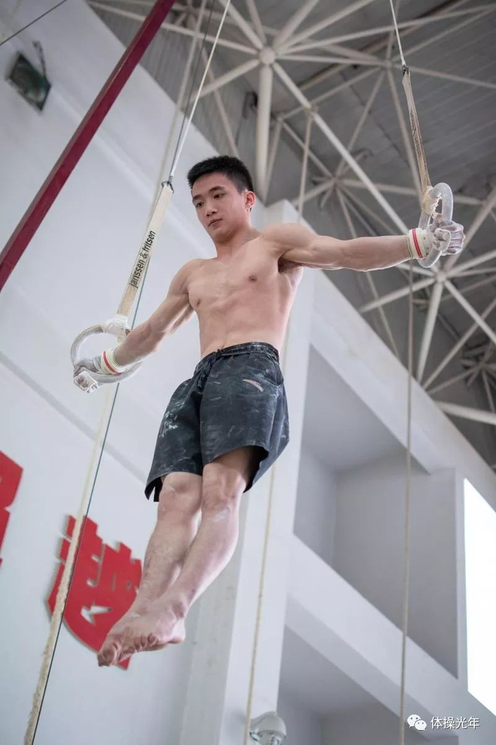 陕西体操队探营——追逐梦想的体操少年_手机新浪网