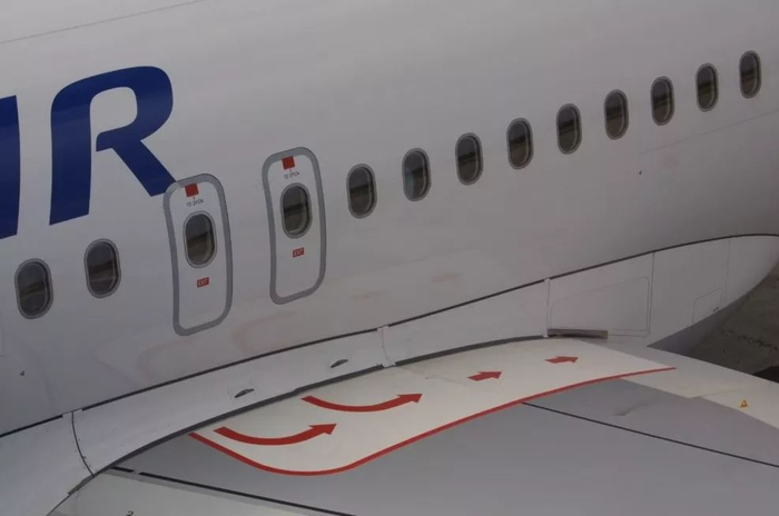 你会打开A320翼上紧急出口吗