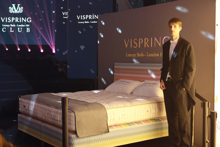 VISPRING CLUB 极致幻夜入眠 闪耀上海宝格丽酒店|宝格丽_新浪新闻