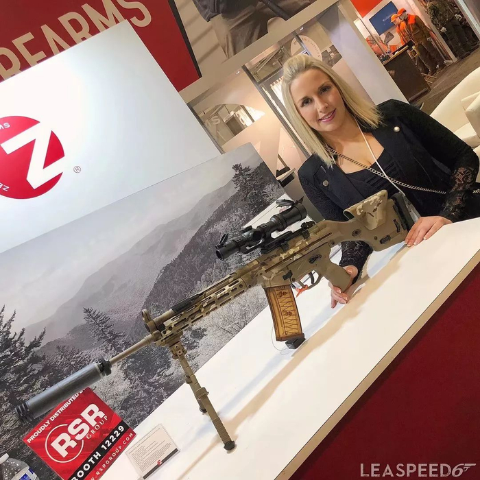 美女枪迷魔改MP5冲锋枪，各种消音器成了她的最爱