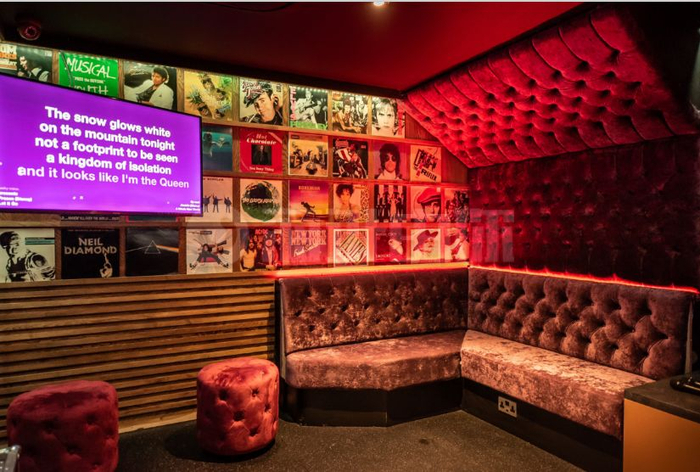 想高歌一曲？来这些英国最热KTV！