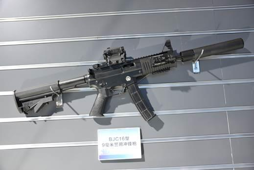 上海特警展示超豪华装备，一把酷似MP5的神秘冲锋枪引起广泛关注