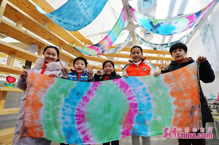 走进青岛纺织博物馆 感受“非遗”扎染魅力