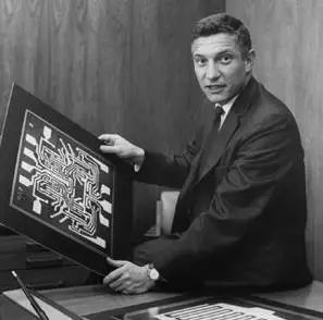 他是乔布斯的人生导师，两次与诺贝尔奖失之交臂，年轻时差点被绞死，但他缔造了整个硅谷