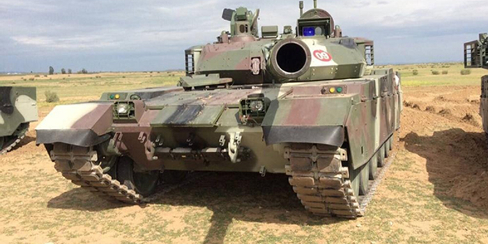 中国VT4坦克等先进装备亮相泰国 或还将打包出口VT5_手机新浪网