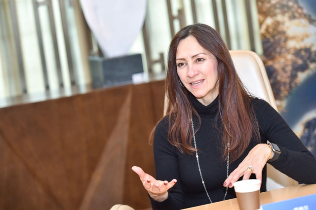 专访英特尔高级副总裁Sandra Rivera：投资5G就是投资数据_手机新浪网