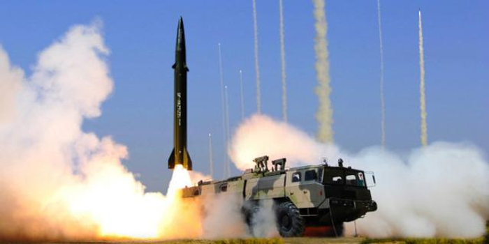 中国东风11AZT导弹让外媒晕头，一张照片显万箭齐发_手机新浪网