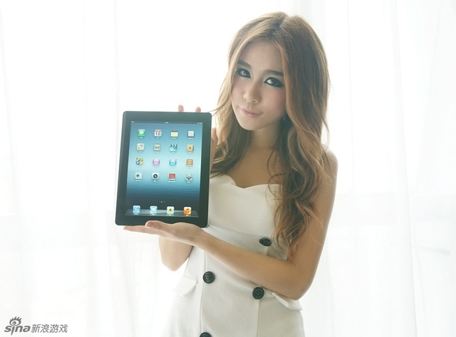 宅男看过来！性感美女穿齐B小短裙秀新iPad_新浪图片