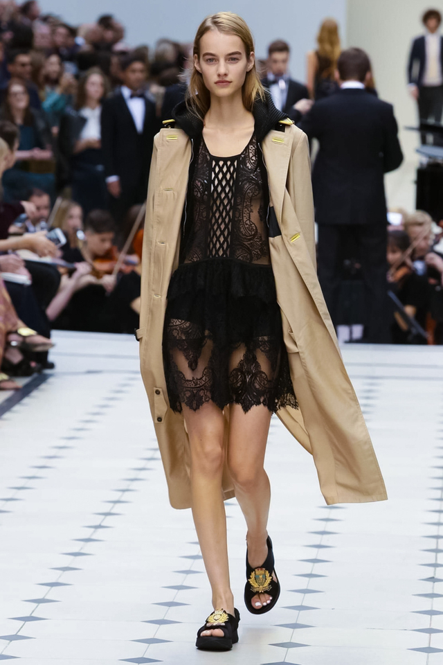 Burberry Prorsum 2016春夏系列_新浪图片