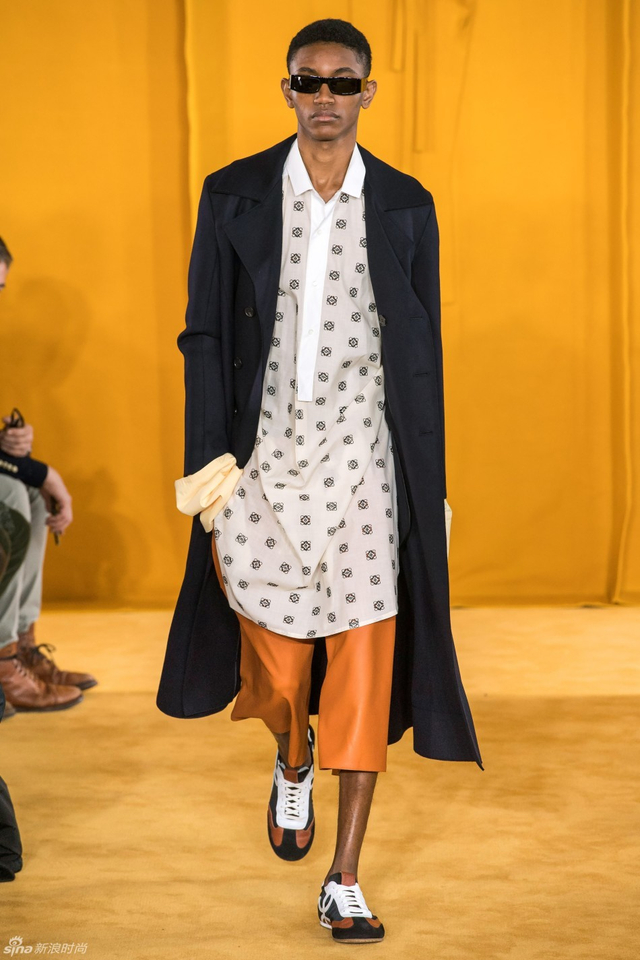 Loewe 2019秋冬男装系列_新浪图片