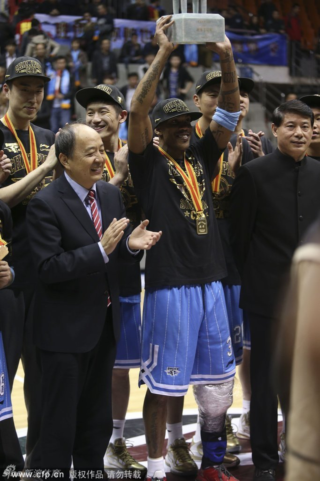 总决赛MVP奖杯写真_新浪图片