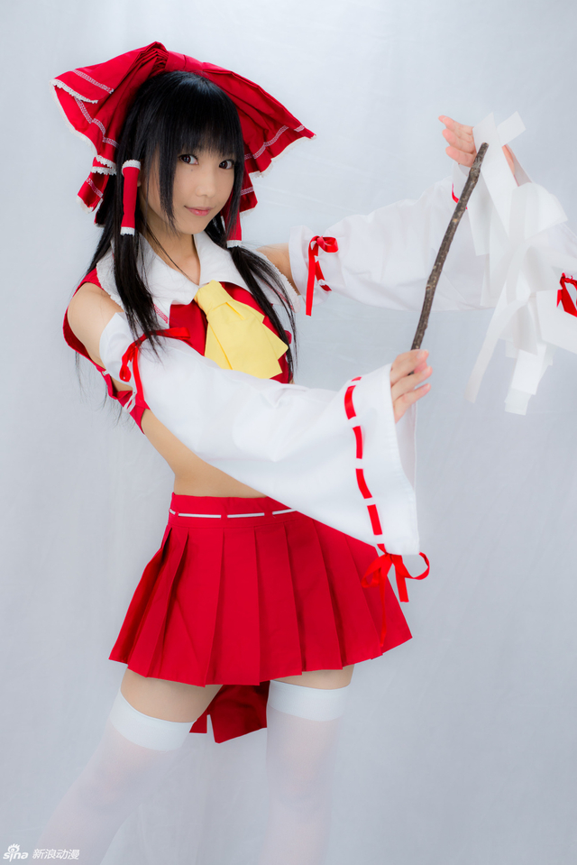 博丽神社的下限巫女，lenfried最新博丽灵梦COS_新浪图片