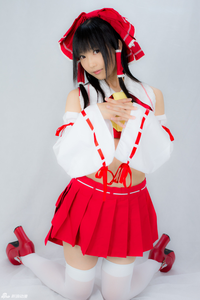 博丽神社的下限巫女，lenfried最新博丽灵梦COS_新浪图片