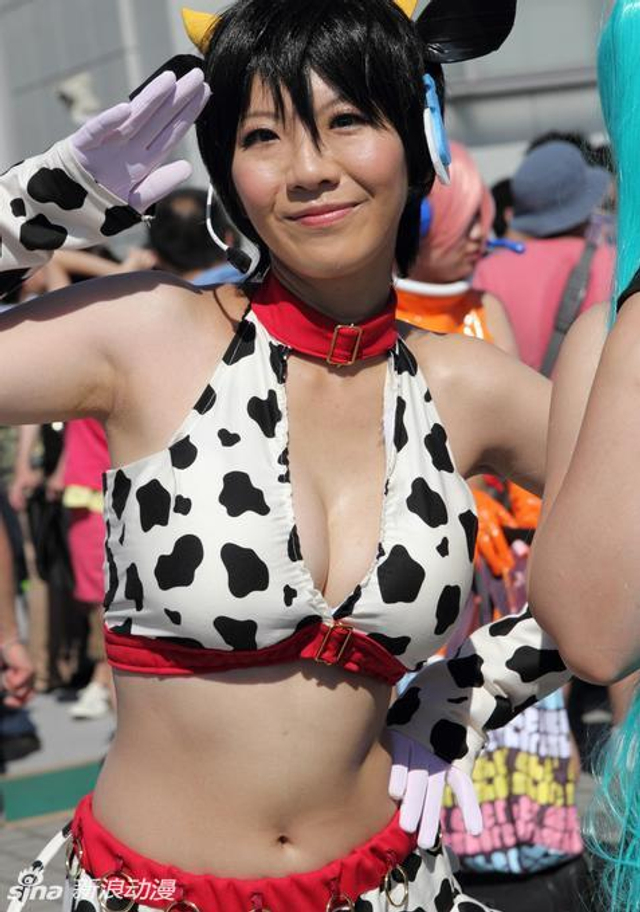 c82清凉性感风格cos欣赏，美腿美胸周末福利_新浪图片