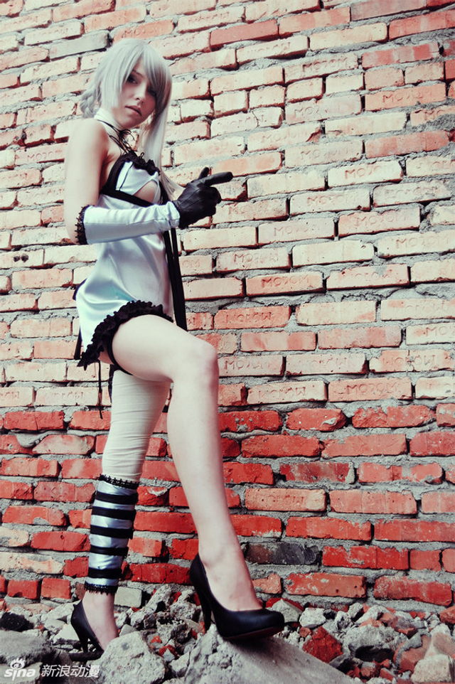 贫乳裸背丝袜美腿，NIER人气角色Kaine性感COS_新浪图片
