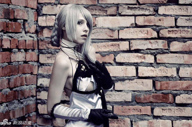 贫乳裸背丝袜美腿，NIER人气角色Kaine性感COS_新浪图片