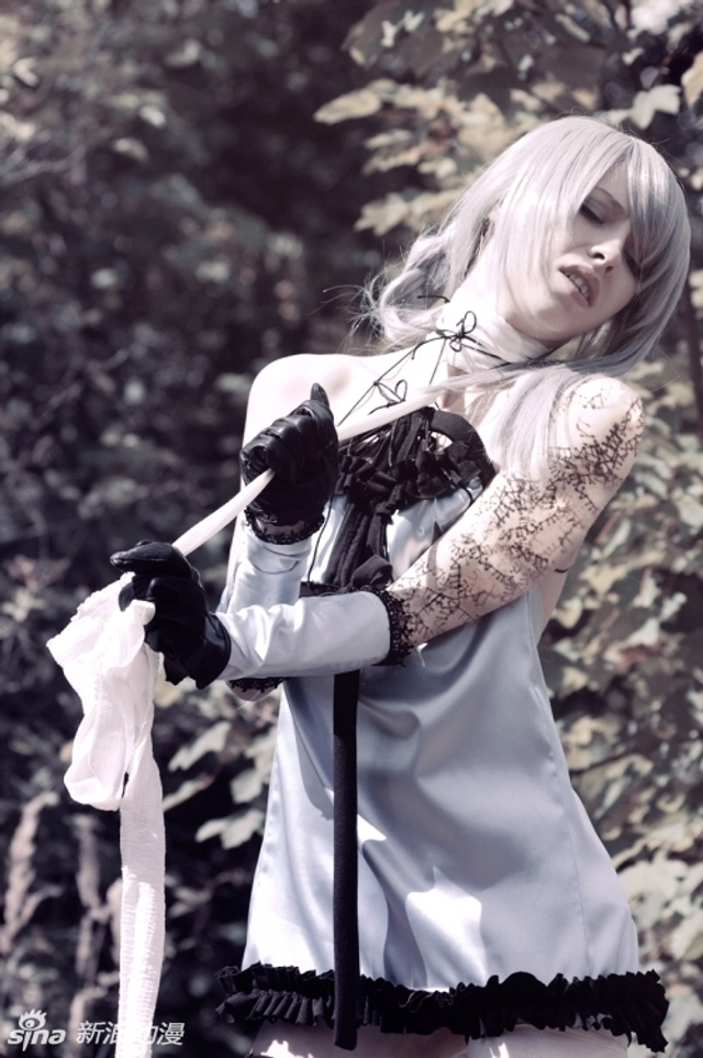 贫乳裸背丝袜美腿，NIER人气角色Kaine性感COS_新浪图片