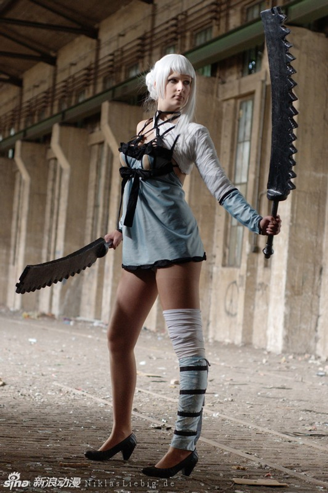 贫乳裸背丝袜美腿，NIER人气角色Kaine性感COS_新浪图片