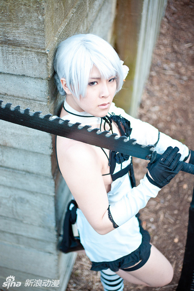 贫乳裸背丝袜美腿，NIER人气角色Kaine性感COS_新浪图片