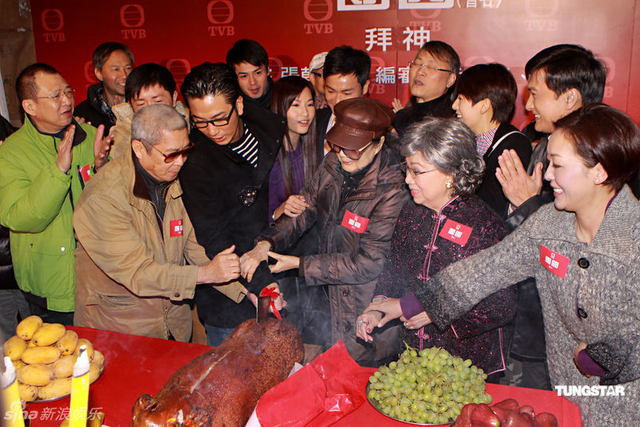 幻灯《团圆》开机 吴卓羲徐子珊不敌气候患病_新浪图片