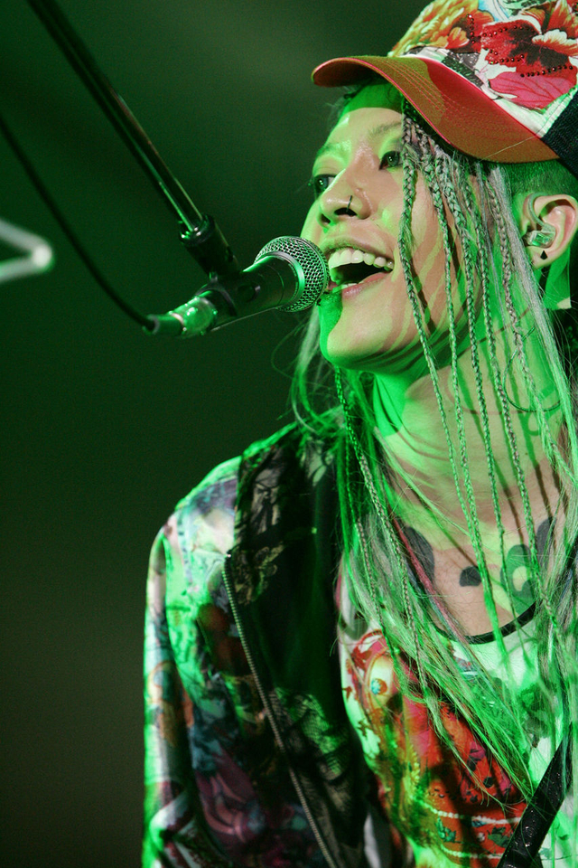 Miyavi雅写真集锦 视觉系装扮华丽唯美_新浪图片