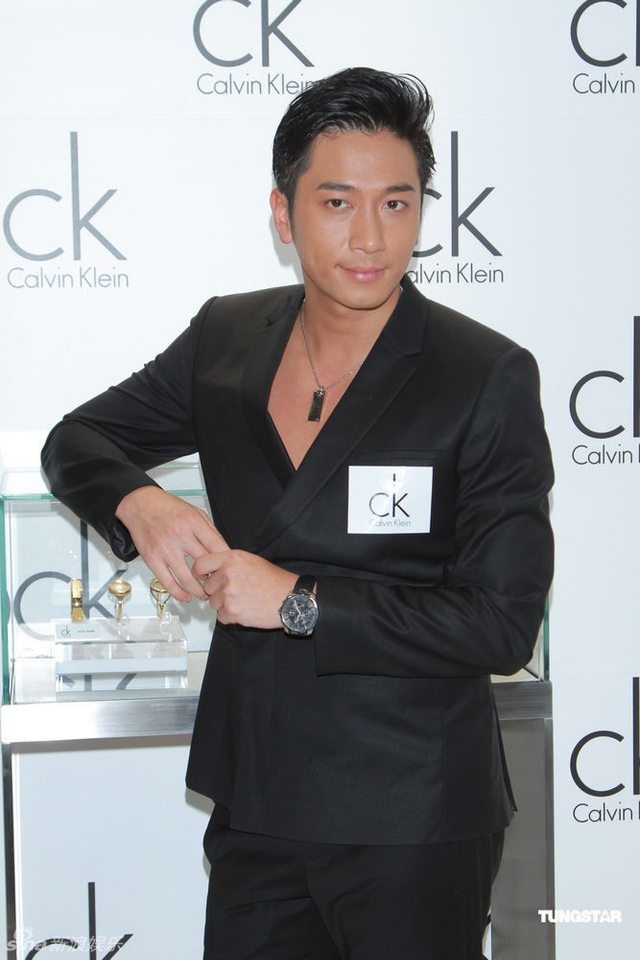 徐子珊坚称未整容 吴卓羲真空西装秀性感_新浪图片