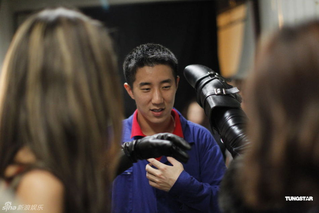 Jessica C出演《宝岛双雄》 房祖名擒警钟胸_新浪图片