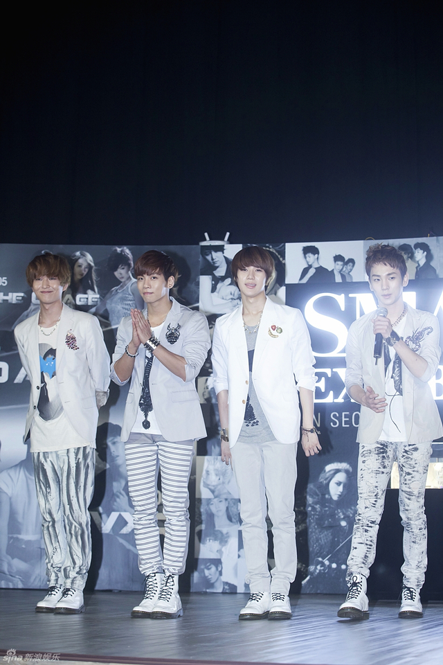 少女时代等出席SM展示会开幕式_新浪图片