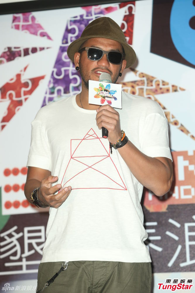 陈绮贞结婚无着落 张震岳猛健身晒黑炭_手机新浪网