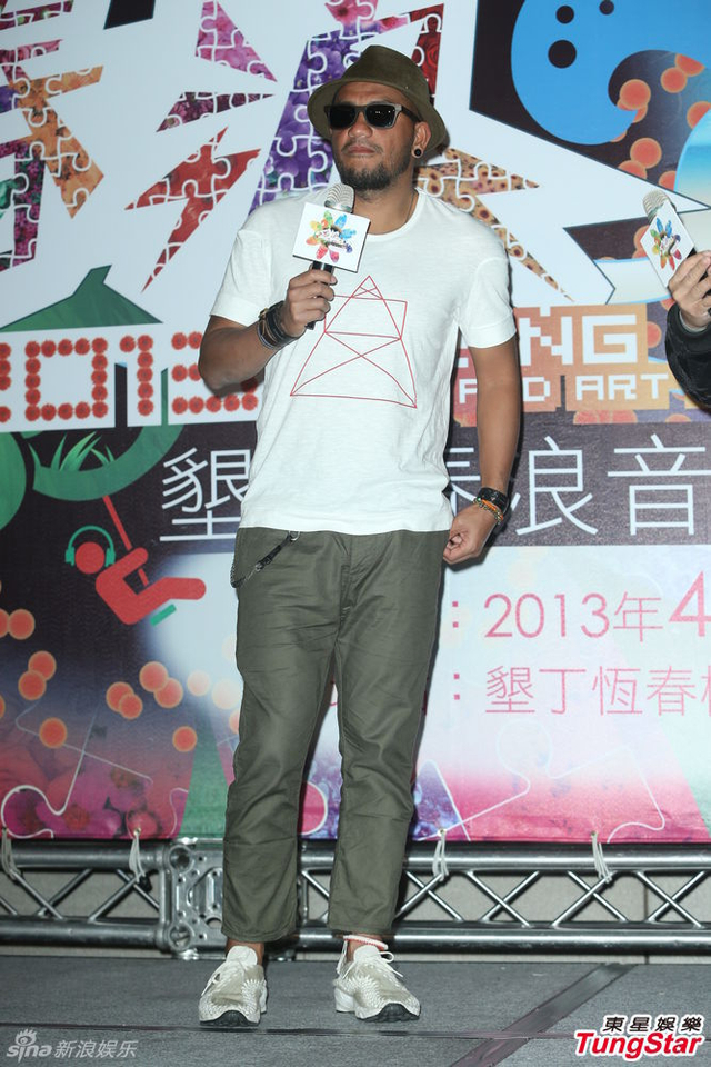 陈绮贞结婚无着落 张震岳猛健身晒黑炭_手机新浪网