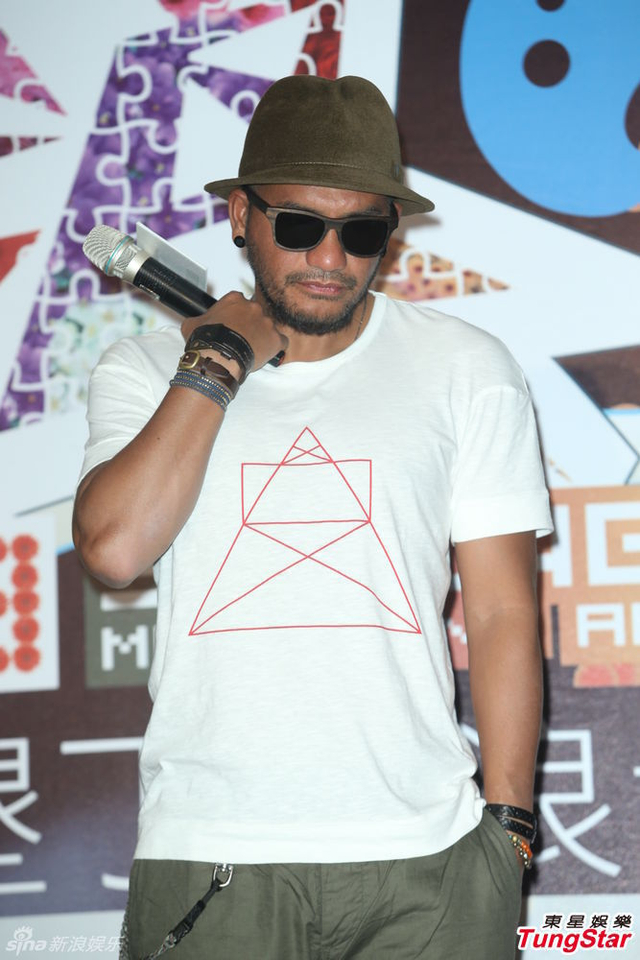 陈绮贞结婚无着落 张震岳猛健身晒黑炭_手机新浪网