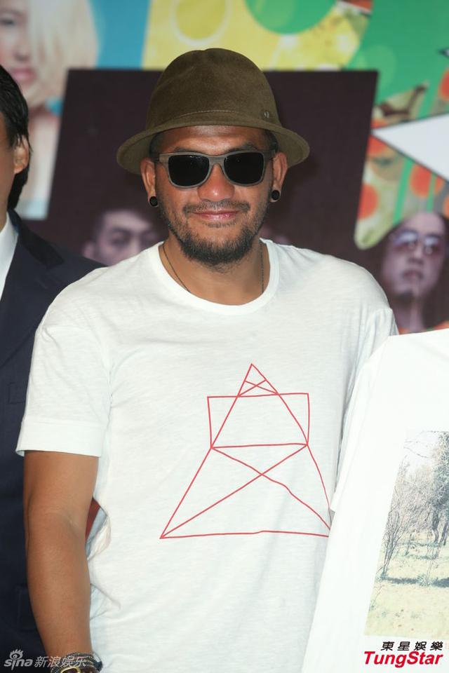 陈绮贞结婚无着落 张震岳猛健身晒黑炭_手机新浪网