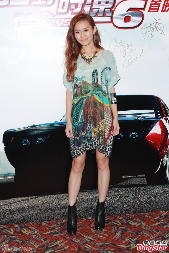 《狂野时速6》港首映 JessicaC露背性感_新浪图片