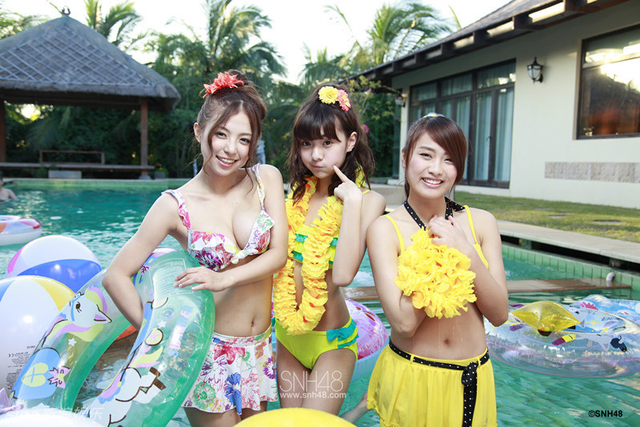 SNH48比基尼写真曝光 湿身戏水大秀爆乳_新浪图片