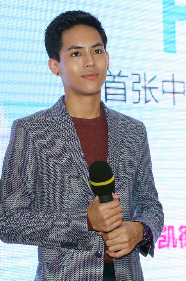 Pchy新专辑签售会 与粉丝亲密互动_新浪图片