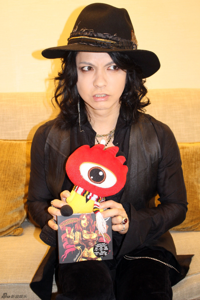 HYDE：音乐是怦然心动 忠实呈现每个当下|HYDE|霓虹星|VAMPS_手机新浪网