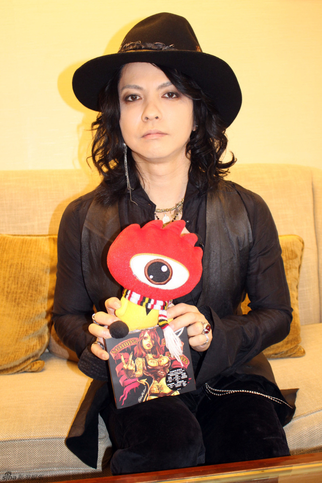 HYDE：音乐是怦然心动 忠实呈现每个当下|HYDE|霓虹星|VAMPS_手机新浪网