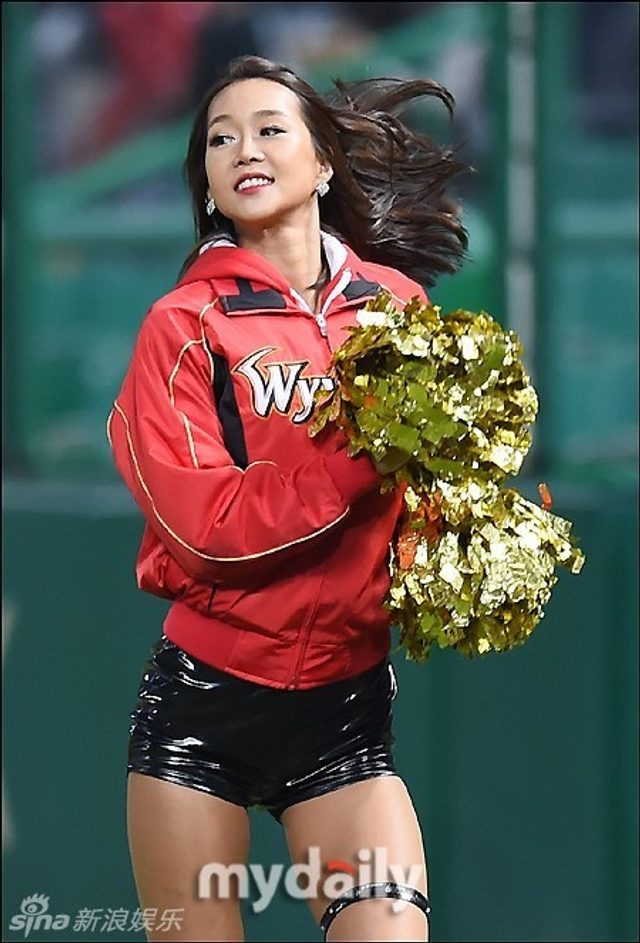 韩国棒球啦啦队身材火辣 激情热舞_新浪图片