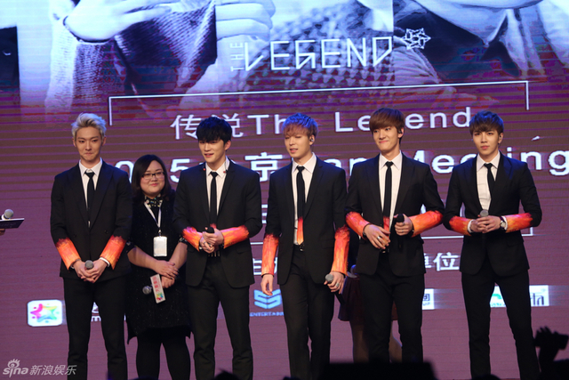 韩国组合LEGEND办粉丝会 成员卖力热舞_新浪图片