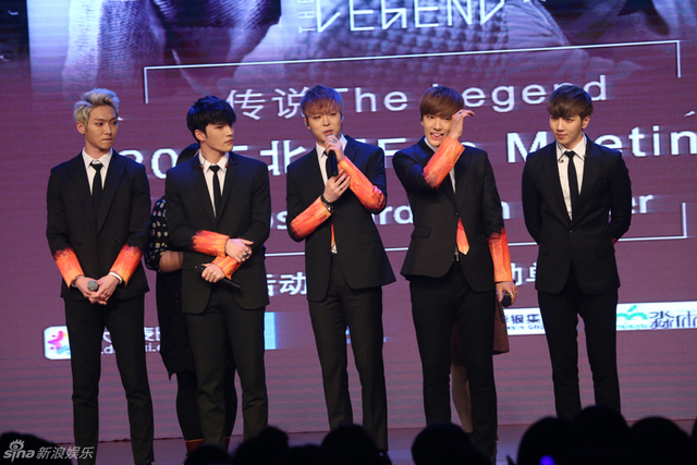 韩国组合LEGEND办粉丝会 成员卖力热舞_新浪图片