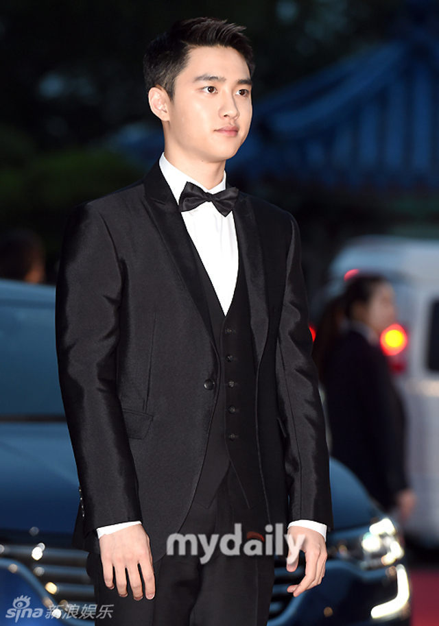 EXO成员D.O.亮相百想红毯 帅气霸气来袭_新浪图片