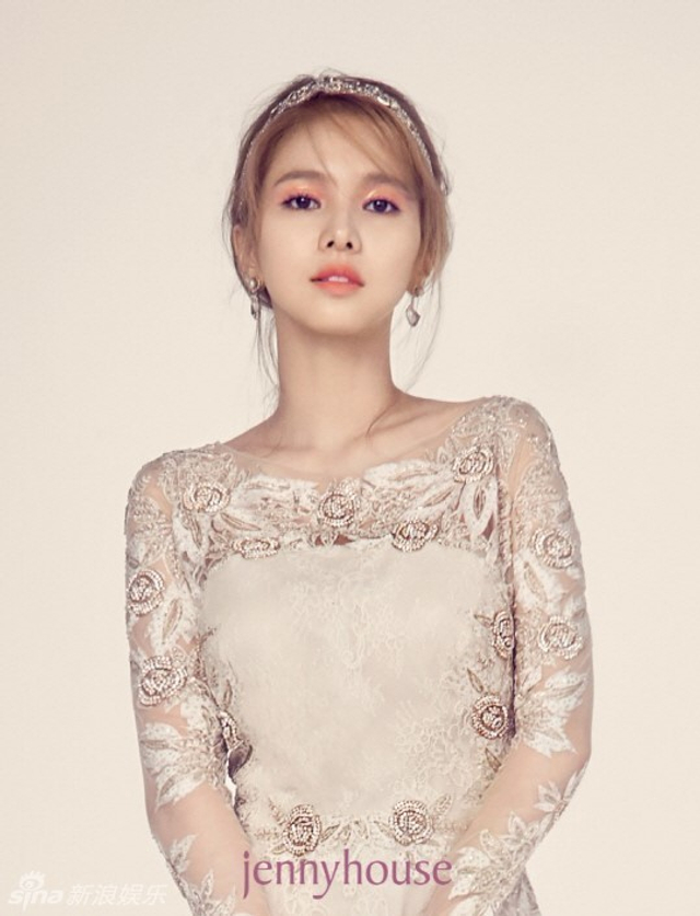 韩团FIESTAR成员Jei变新娘 鲜花衬美颜_新浪图片