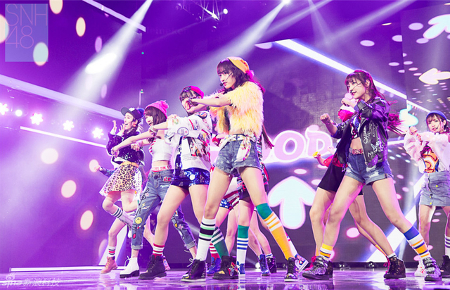 美少女天团“SNH48”卖萌性感照_新浪图片